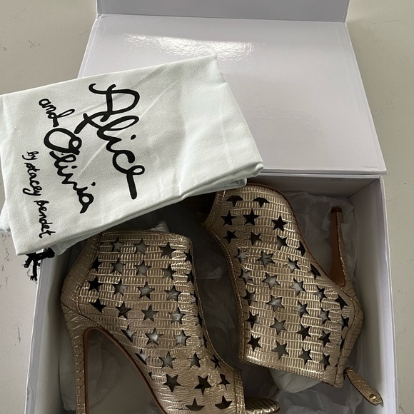 Alice + Olivia | Shoes | Alice And Olivia Giovanna Peep Toe Bootie ...